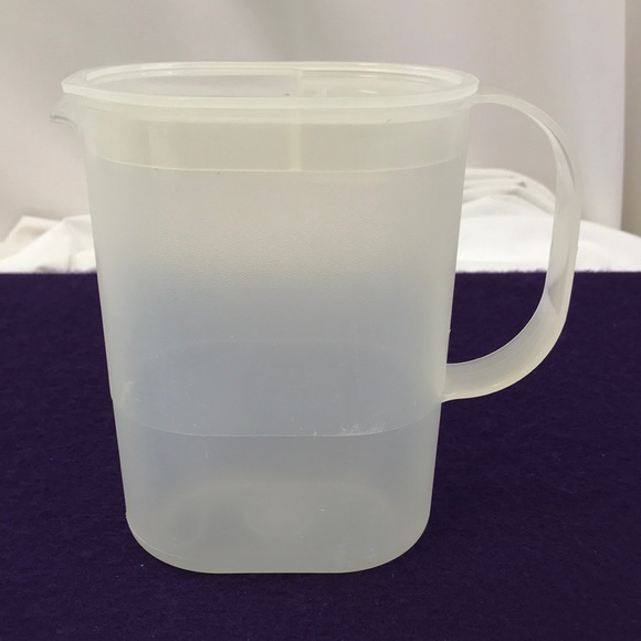 Tupperware | Kitchen | Tupperware 529 1qt Refrigerator Jug Pitcher W ...